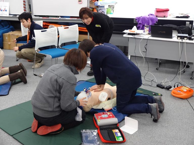 ICLS講習会 | 実践的な医療技術習得の場を提供するJADECOMシミュレーションセンター