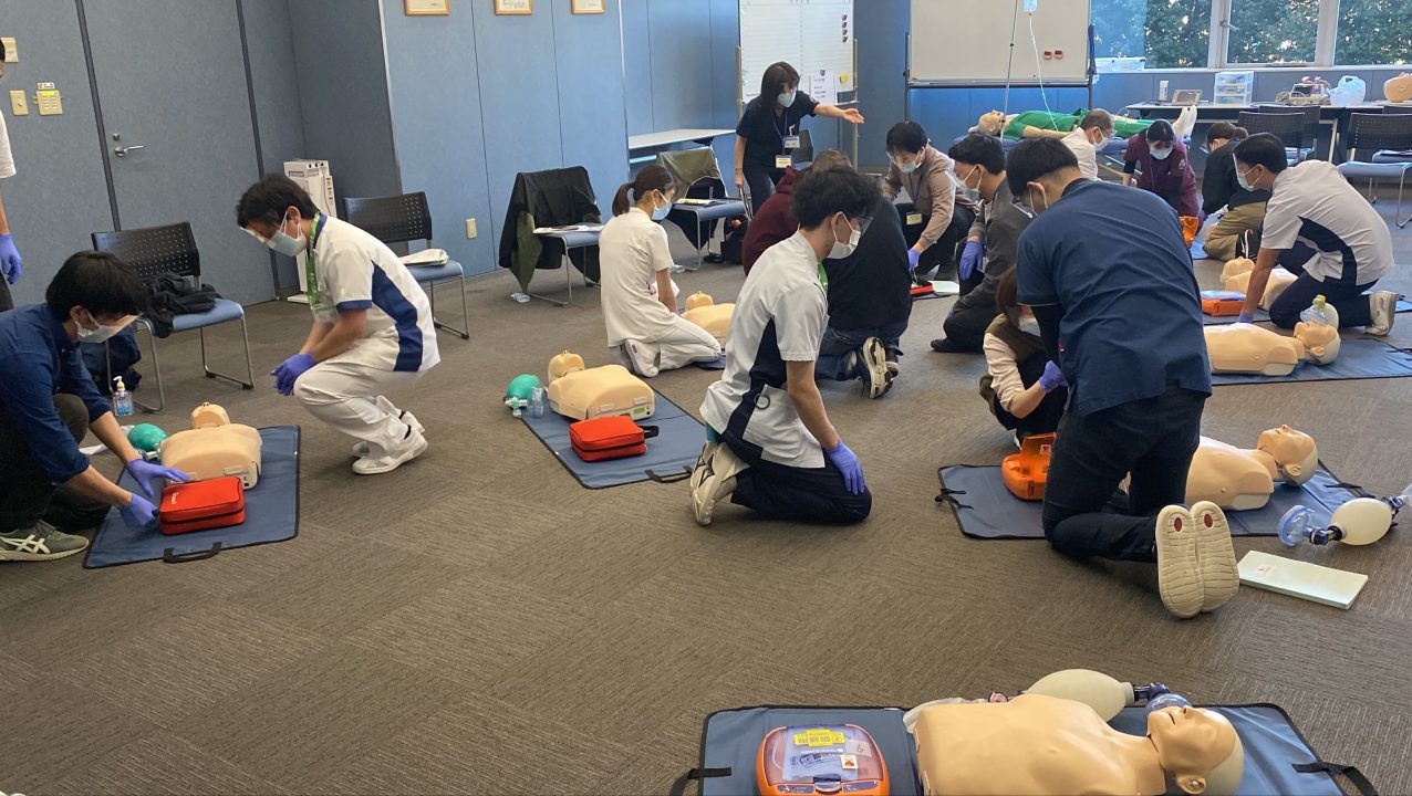 ICLS講習会@東京北医療センター | 実践的な医療技術習得の場を提供するJADECOMシミュレーションセンター